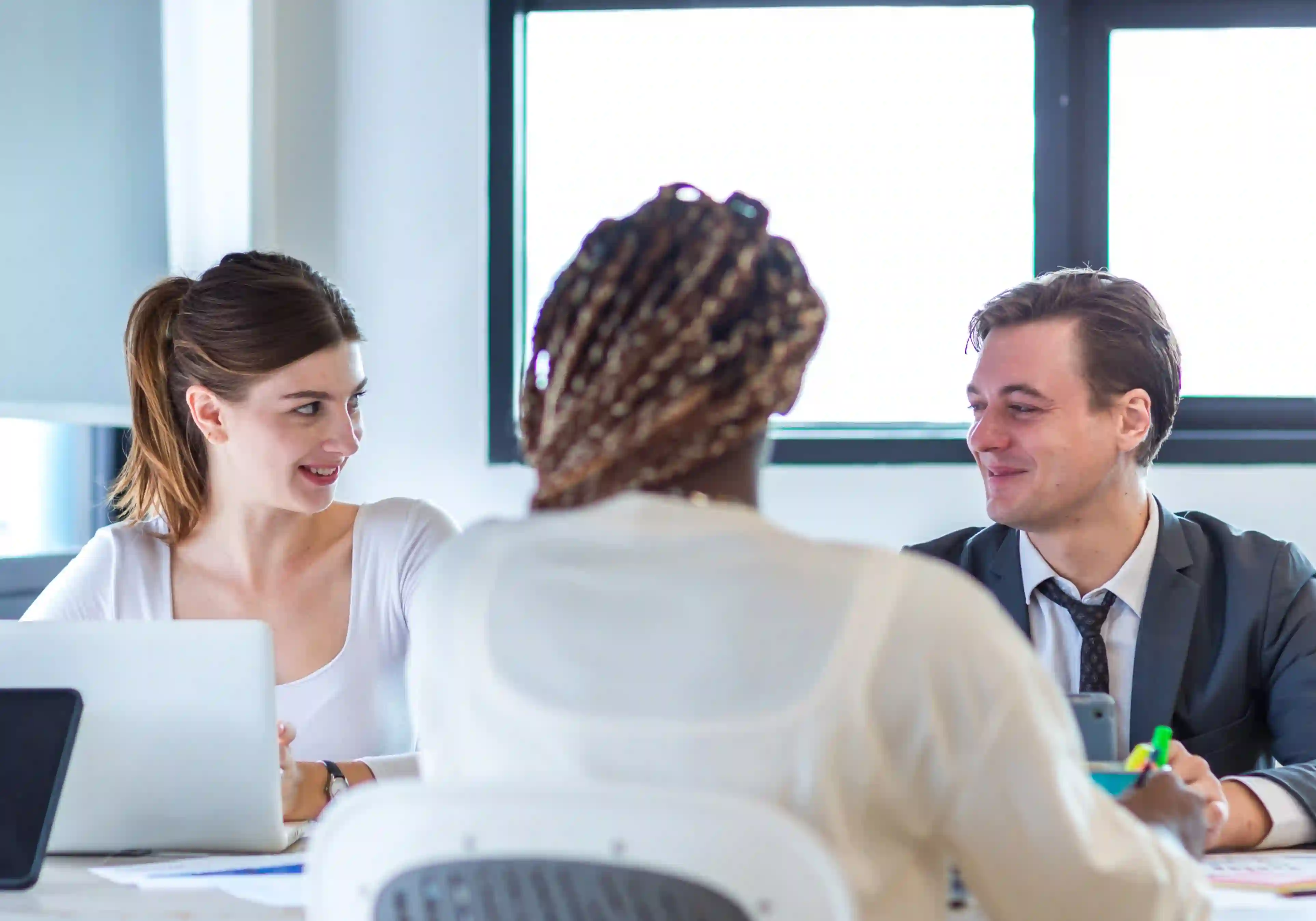 Sådan vælger du den rette medarbejder app – En guide